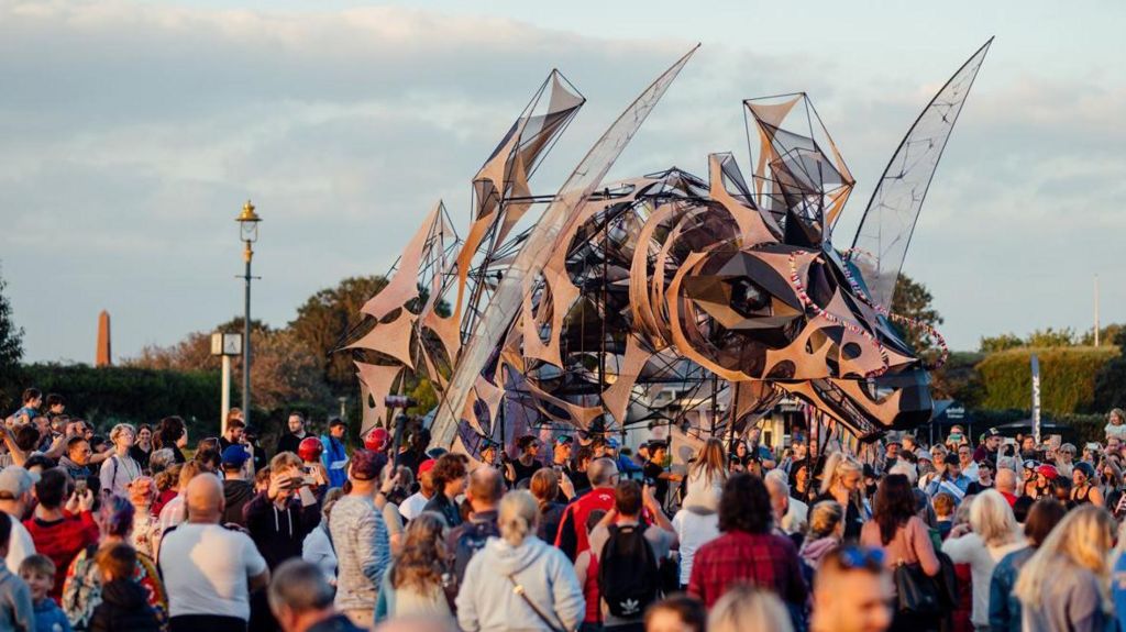 The Hatchling: Giant dragon puppet to take flight above Wakefield - BBC ...