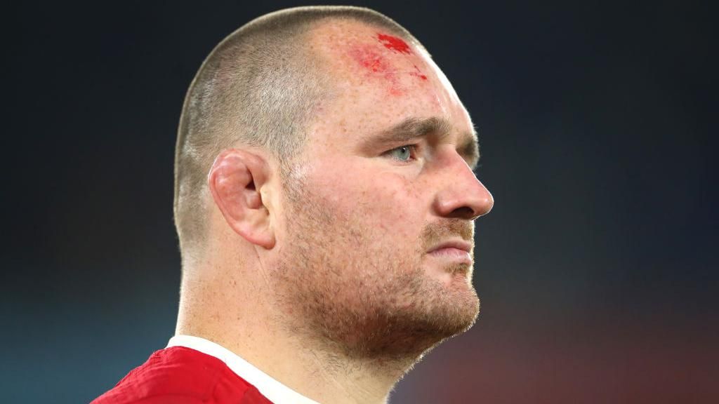 Ken Owens: Dim Cwpan y Byd i gapten rygbi Cymru - BBC Cymru Fyw