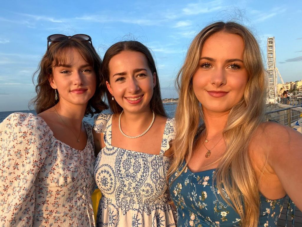 Cynnydd prisiau bwyd di-glwten 'ddim yn deg' - BBC Cymru Fyw