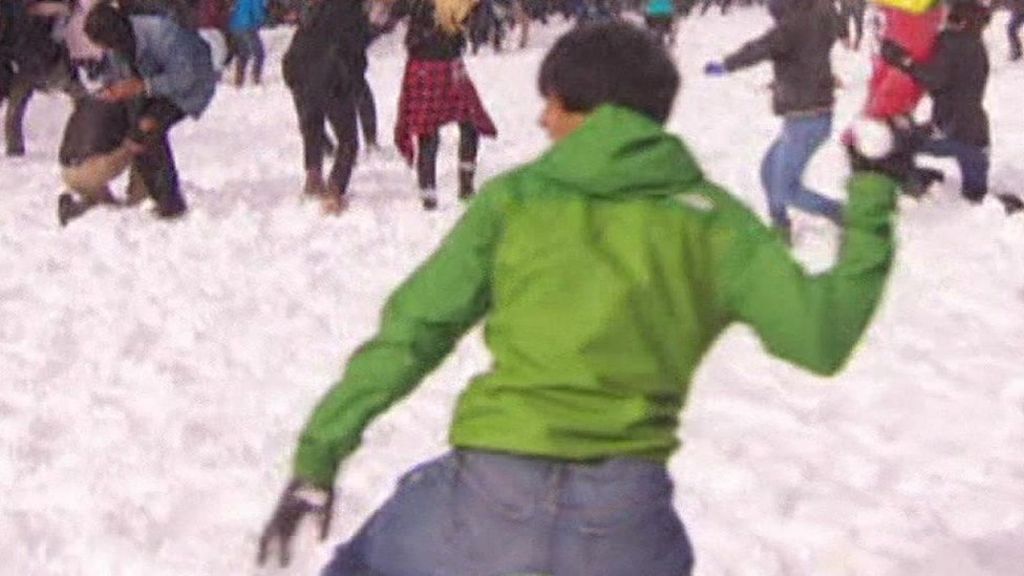 Epic snowball fight takes place at university in Canada - BBC Newsround