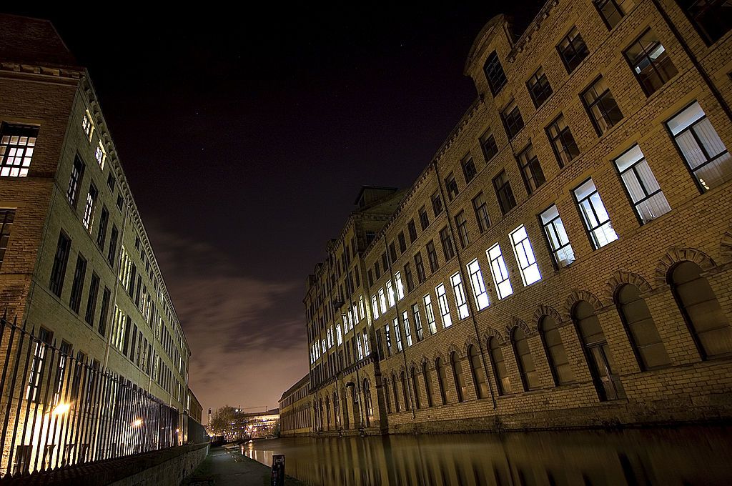 Bradford's Peace Museum to move to Salts Mill in Saltaire - BBC News