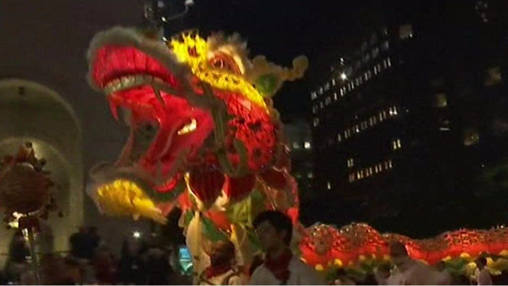 Golden Dragon leads Chinese New Year parade - BBC Newsround