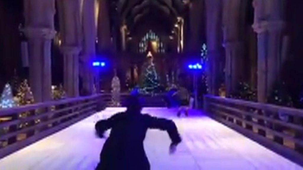 Lincoln's Christmas melted ice rink becomes giant puddle - BBC News