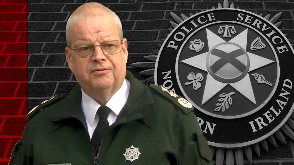 Unlawfully suspended PSNI officer launches fresh legal action - BBC News