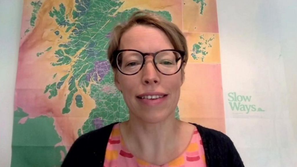 'Her wych' lansio mapiau cerdded Cymraeg a Gaeleg - BBC Cymru Fyw