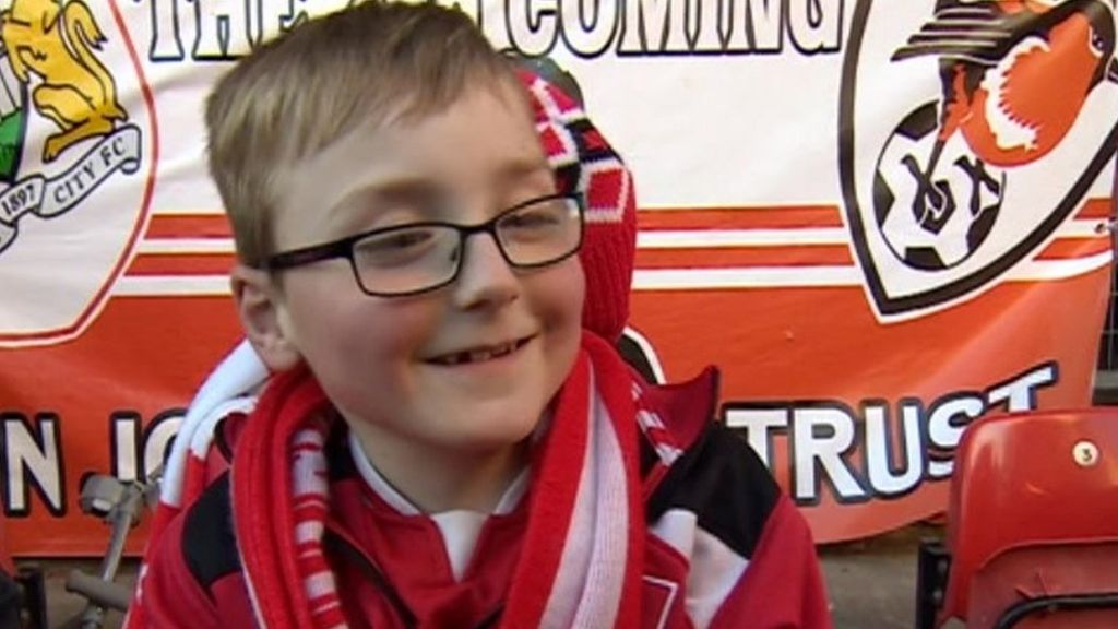 Football League supporter of the year is Oskar Pycroft, eight - BBC News