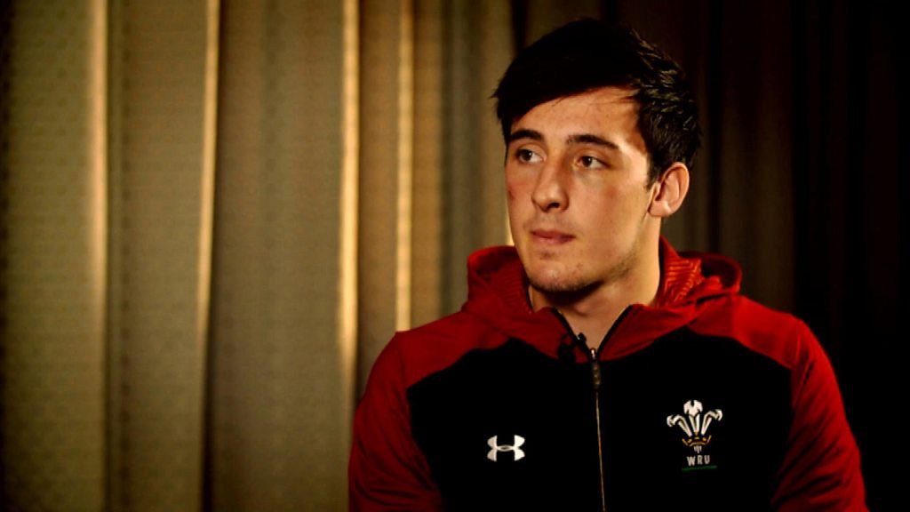 Sam Davies: Ospreys fly-half on his Wales hopes and ambitions - BBC Sport