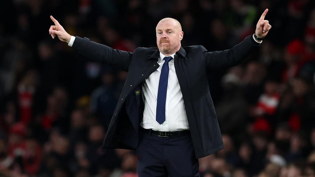 Dyche wants Everton players to 'be the man' - BBC Sport