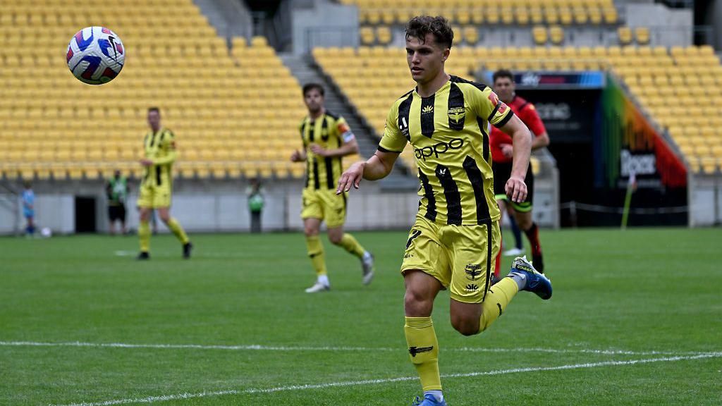 'Impressive' Elliot joins Motherwell - BBC Sport