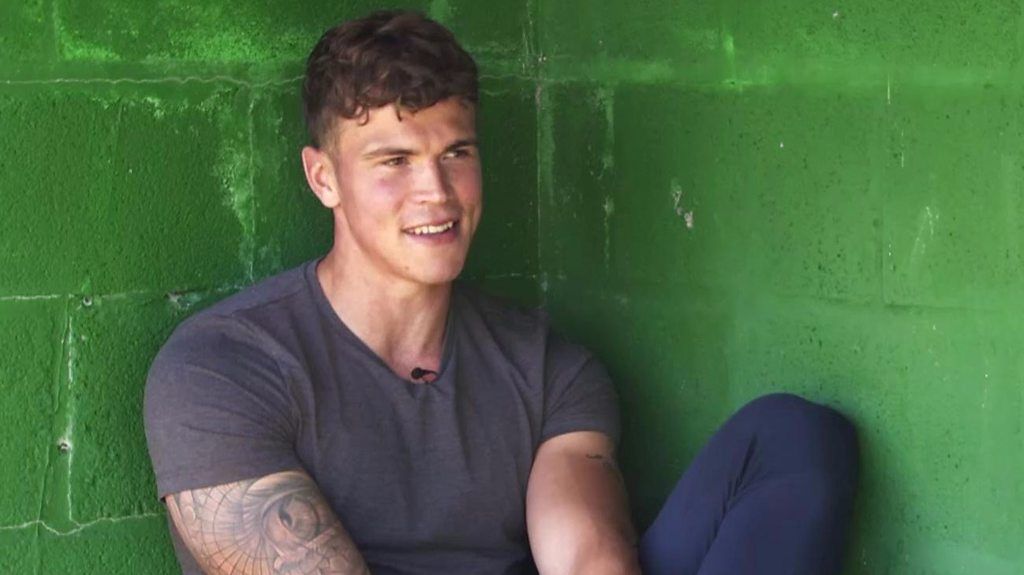 Bristol Rovers' Tom Broadbent takes the army v football quiz - BBC Sport