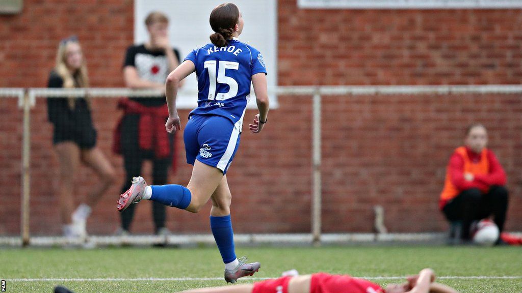 Adran Premier: Cardiff City thump Wrexham to extend lead at top - BBC Sport