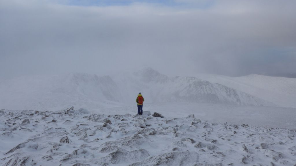 In pictures: 'Full on' winter conditions in Scottish hills - BBC News