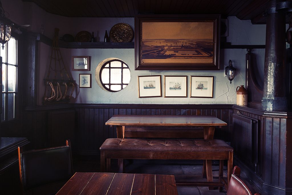 Tales from the bar - a tour of London's 'great pubs' - BBC News