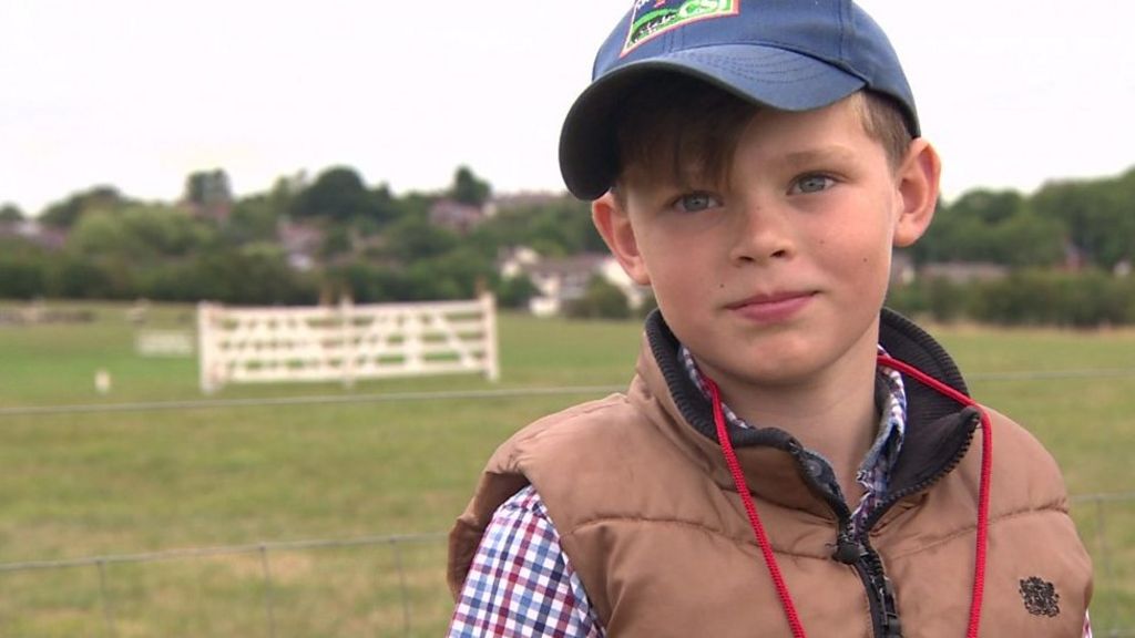 Could Charlie be the youngest sheepdog trainer? - BBC Newsround