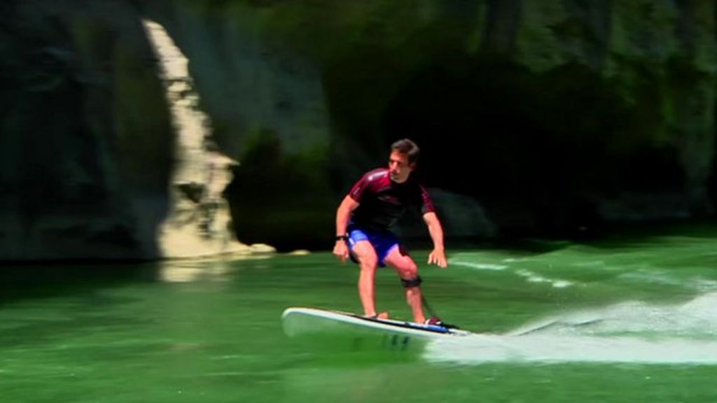 The new electric surfboard that doesn't need waves - BBC Newsround