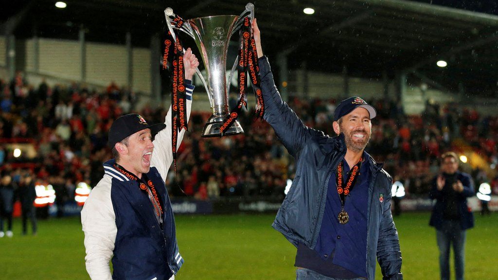 Torquay v Wrexham: Fans warned ahead of sold-out match - BBC News