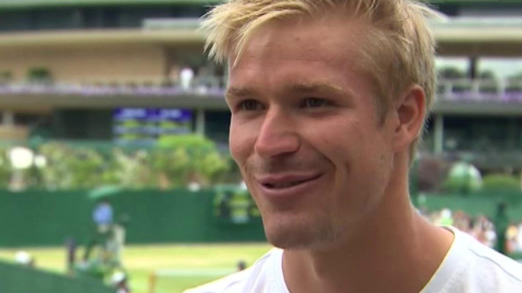 Evan Hoyt enjoys 'amazing' first senior Wimbledon win - BBC Sport