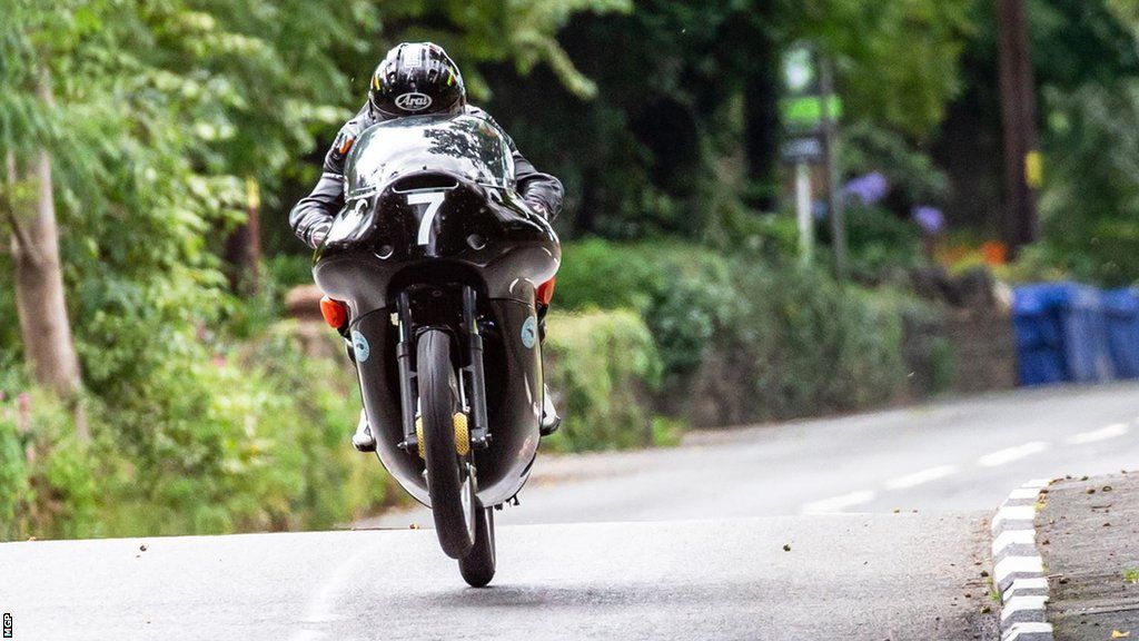 Manx Grand Prix: Dean Harrison grabs victory in Senior Classic race ...