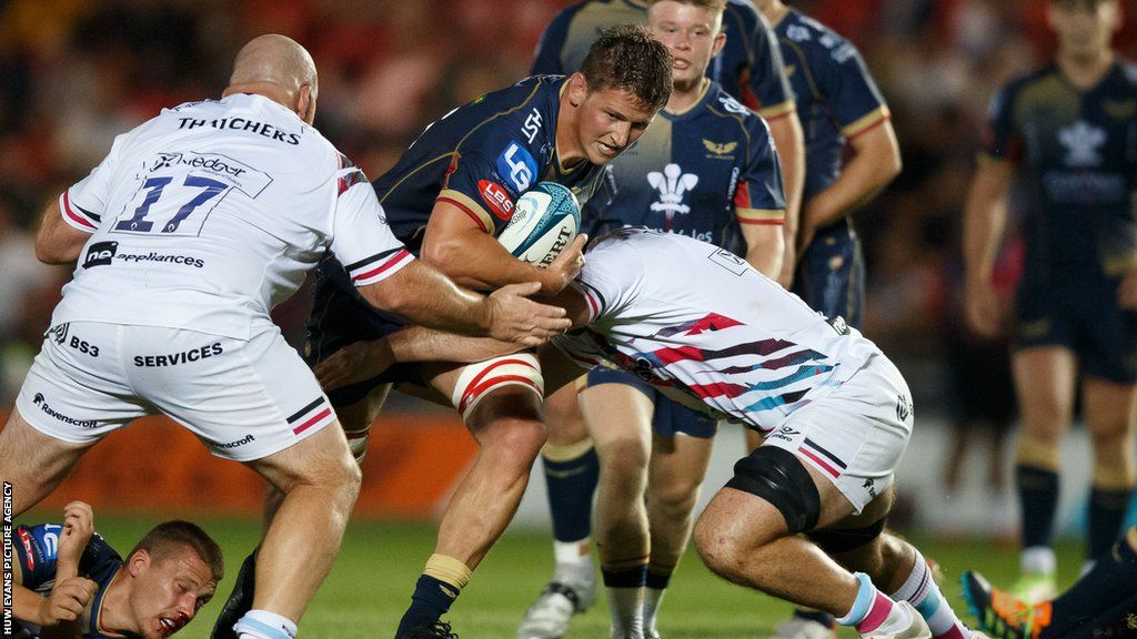 Josh Helps: Scarlets second row retires for career in finance - BBC Sport