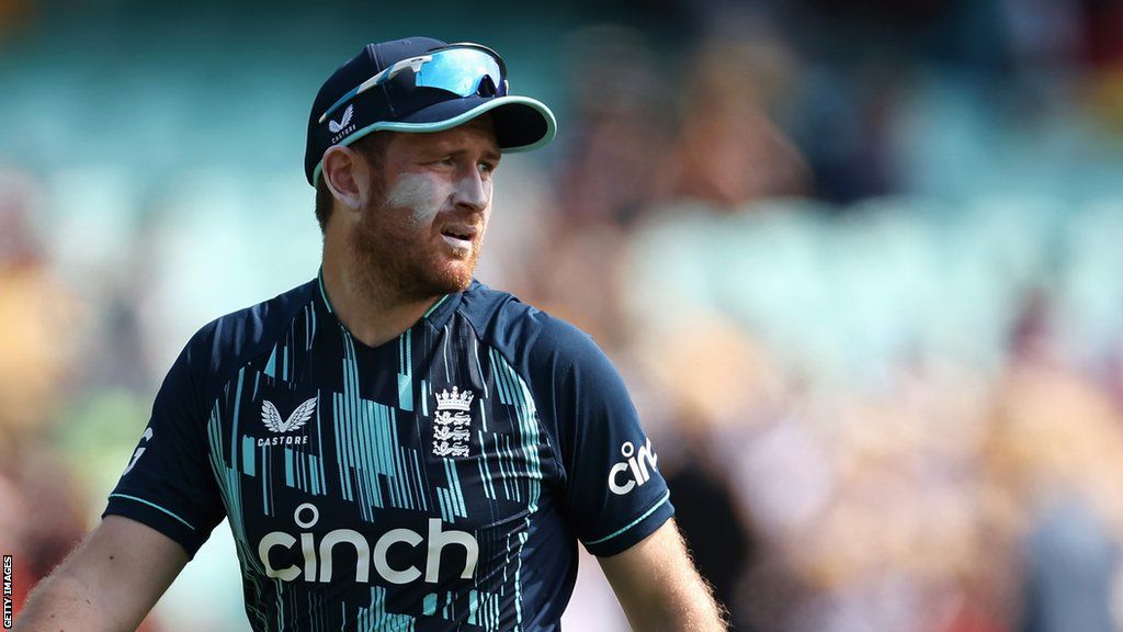 Liam Dawson: Hampshire's England all-rounder signs new contract - BBC Sport