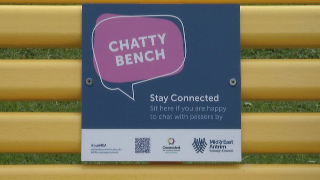 Chatty bench: The bright seats bringing people together - BBC News
