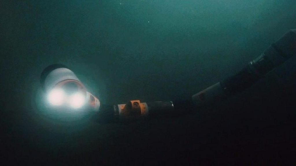 Helpful underwater robot being put though its paces. - BBC Newsround