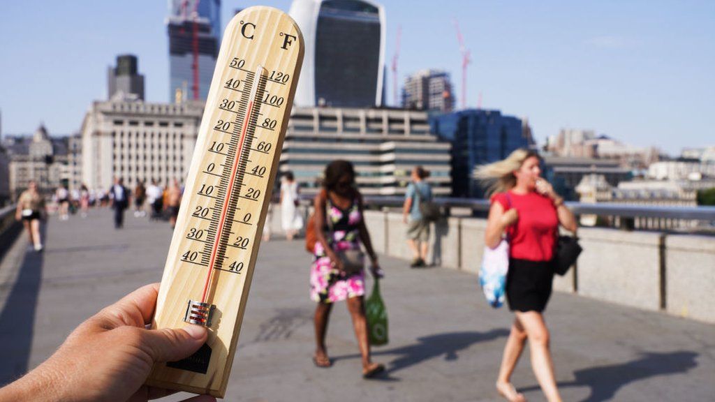 2023 will be 'one of the hottest on record' says Met Office - BBC Newsround