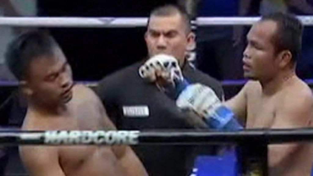 Kickboxing referee makes an incredible 'super save' and catches knocked ...