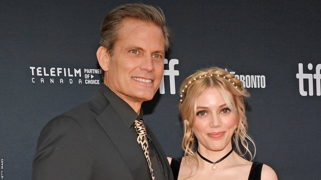 Premier League predictions: Chris Sutton faces actor Casper van Dien - BBC Sport