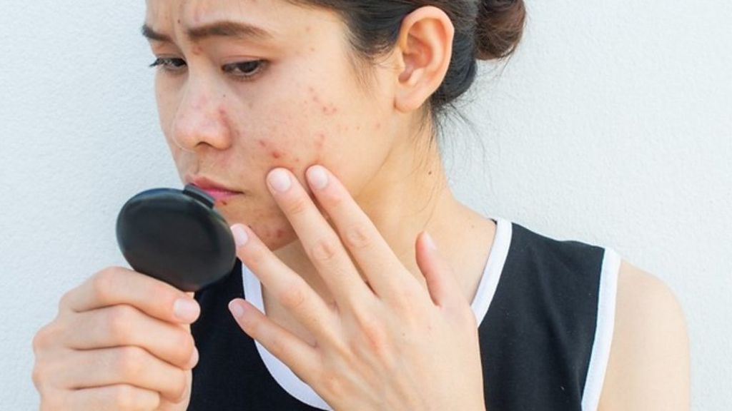Coronavirus: Advice on acne and masks - BBC Newsround