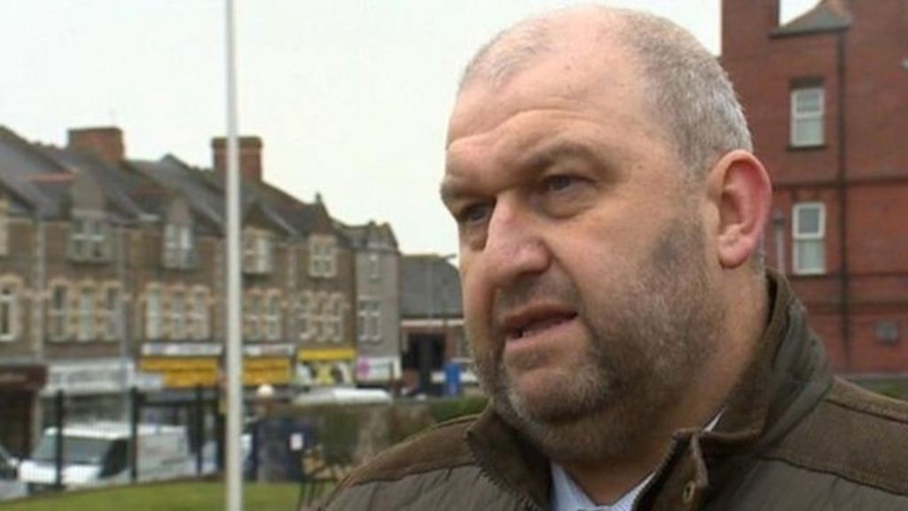 Vaughan Roderick: Carl Sargeant yn 'ffigwr o bwys mawr' - BBC Cymru Fyw