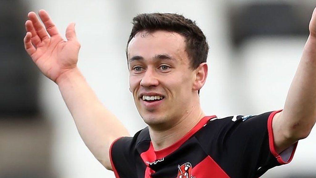 Paul Heatley grabs a hat-trick as Crusaders beat Carrick Rangers 3-1 ...
