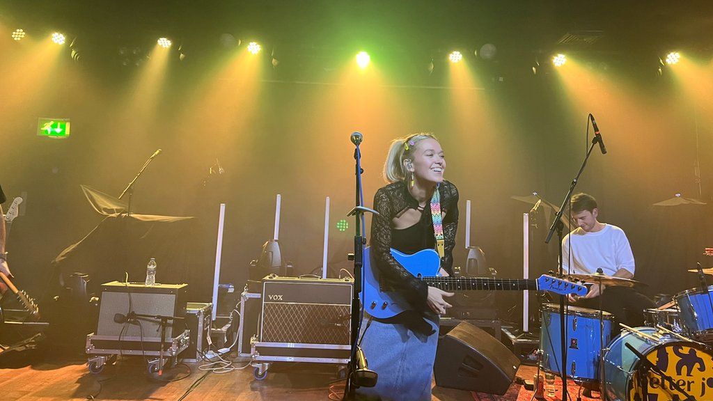 Premier League predictions: Chris Sutton v The Zutons & Better Joy ...