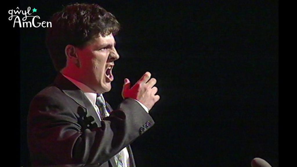 Rhys Meirion: Unawd Tenor dros 25 oed yn 1996 - BBC Cymru Fyw
