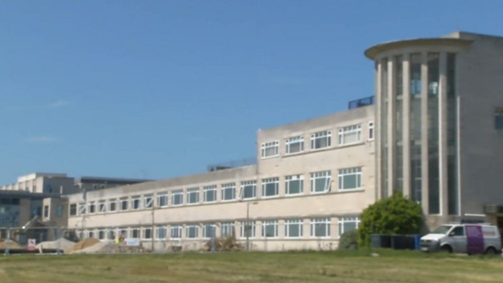 U-turn over IPACA school multi-academy plan - BBC News