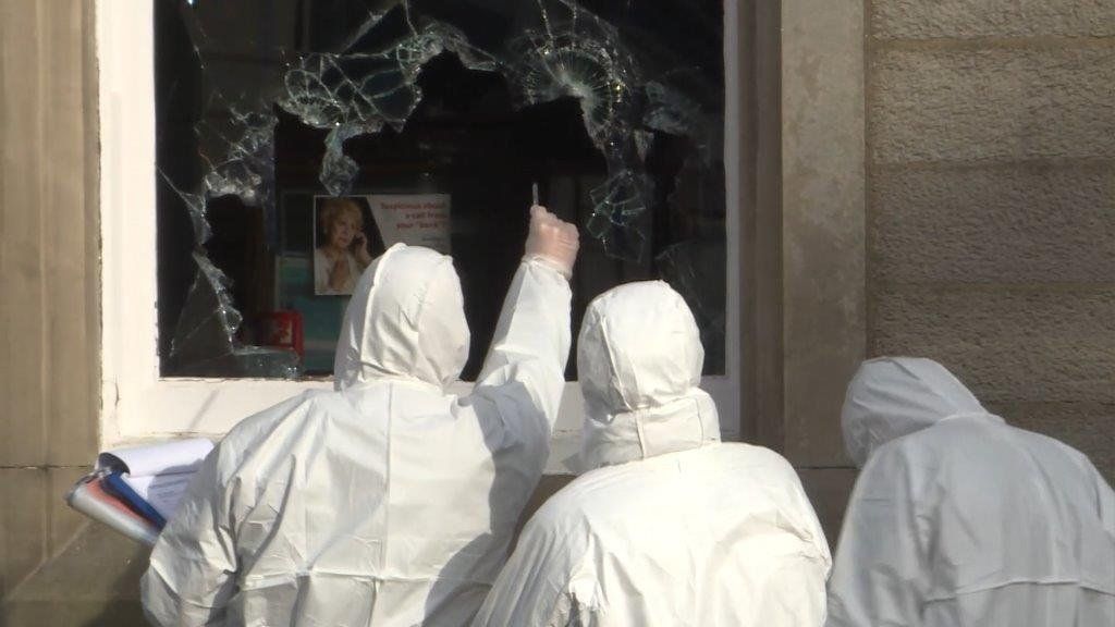 Cash machine blown open in Langholm Royal Bank of Scotland raid - BBC News