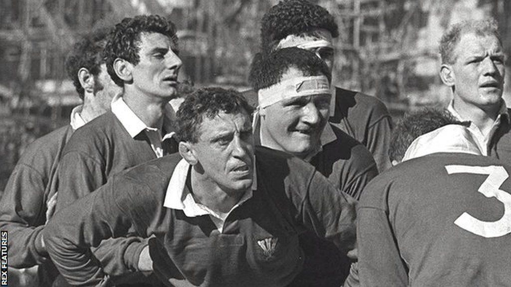 Brian Price: Ex-Wales Triple Crown captain dies, aged 86 - BBC Sport
