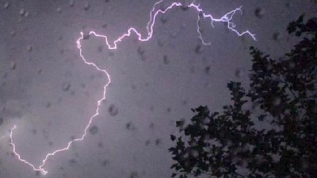 The lowdown on lightning - BBC Weather