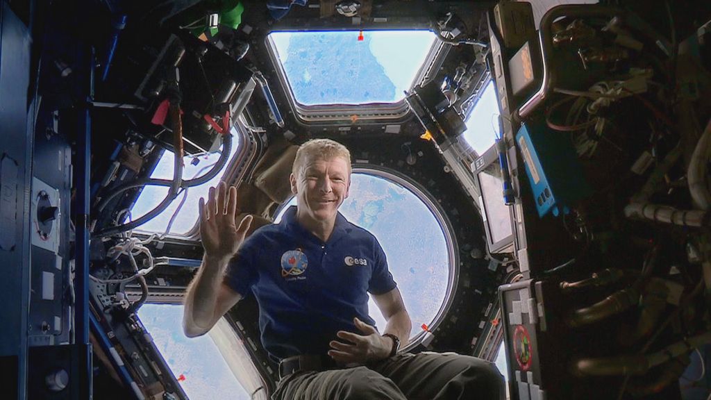 Astronaut Tim Peake reads CBeebies bedtime story in space - BBC Newsround