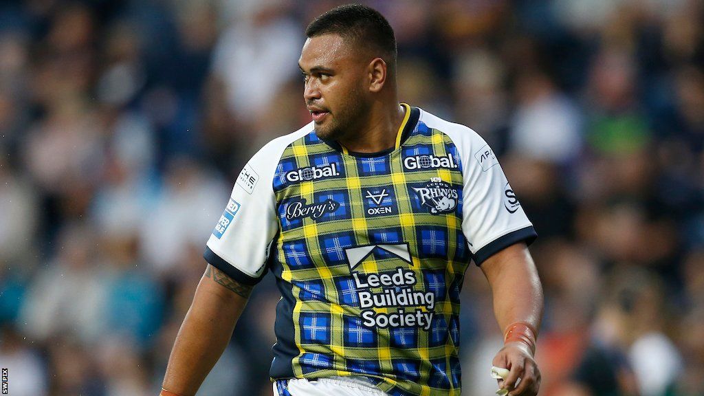 Super League: Hull FC 12-28 Leeds Rhinos - Sam Lisone hat-trick keeps ...