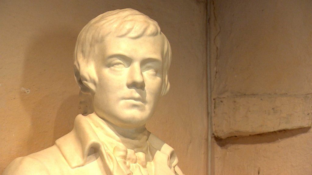 Là Burns ga chomharrachadh - Naidheachdan a' BhBC