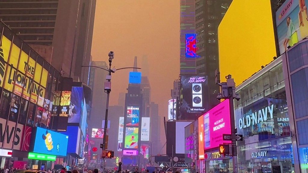 Wildfires: 'The smoke gets in your eyes' - living under an orange haze ...