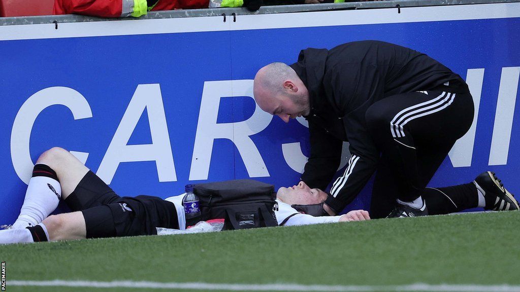 Bobby Burns: Glentoran call for player welfare review after injury ...