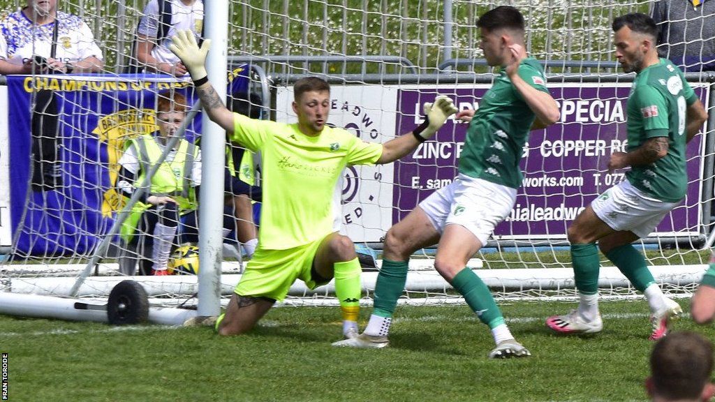 Guernsey FC lose 3-0 at Hanworth Villa - BBC Sport