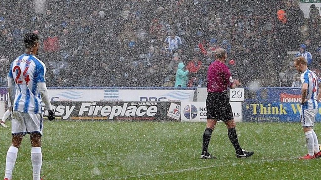 Snow storms hit Premier League grounds - BBC Sport