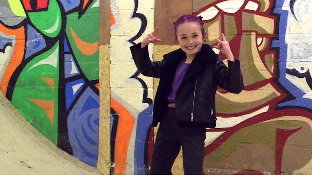 Meet Lola - the skater with a secret weapon - BBC Newsround