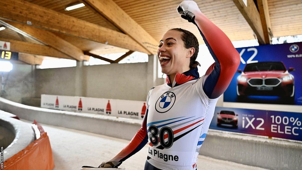 Tabby Stoecker wins Skeleton World Cup gold on second start - BBC Sport