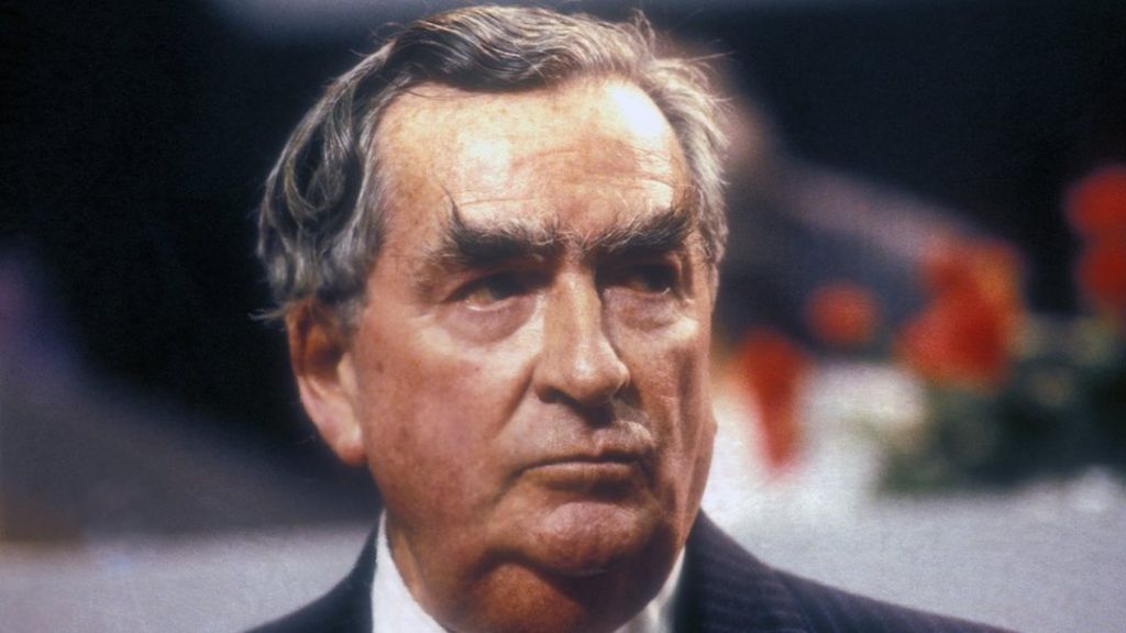 'Labour Party giant' Denis Healey dies at 98 - BBC News