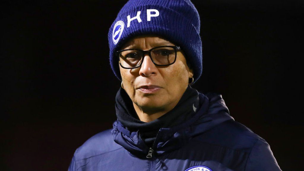 Hope Powell: Former England coach awarded honorary doctorate - BBC News