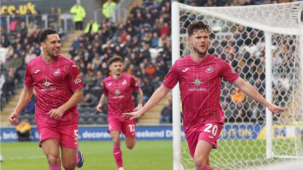 Liam Cullen: Swansea forward eager to face Leeds United's 'Taffia ...